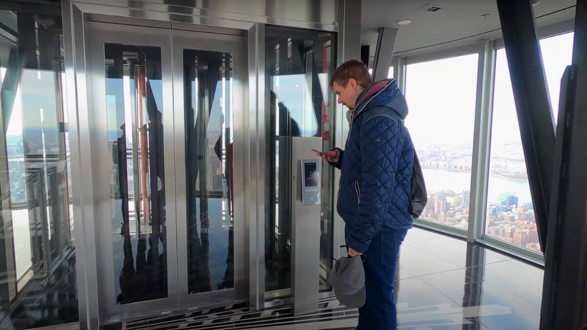 Empire State Building: 86th Floor vs 102nd Floor Comparison