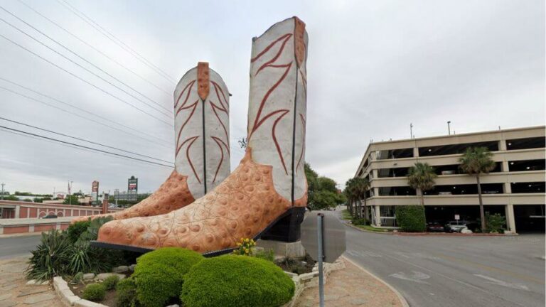 13 Wacky Roadside Attractions In Texas That Are Worth Stopping For