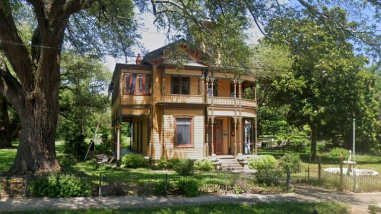 The 13 Most Haunted Places In Texas