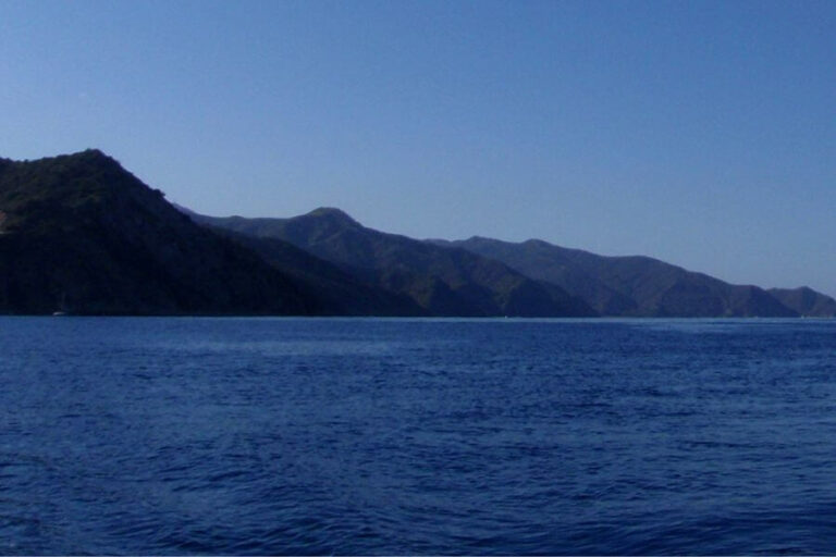 11 Fascinating Shipwrecks In California That You Can Still See Today