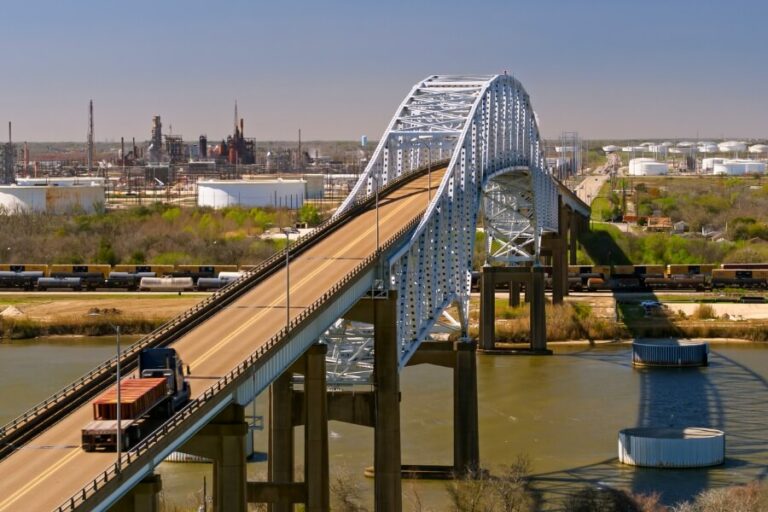 12 Texas Beach Towns That Are TOO GOOD To Ignore 🏖