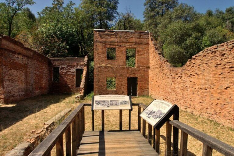 Visit These 13 Creepy Ghost Towns In California At Your Own Risk