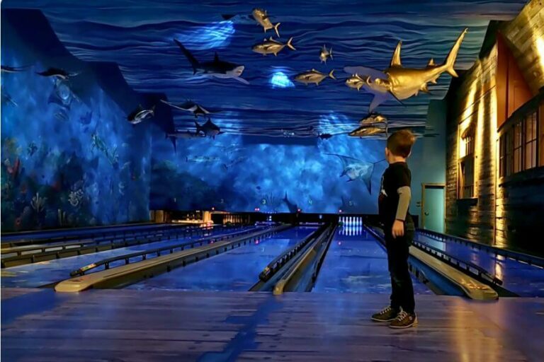 This Is The Most Insanely Fun Ocean-Themed Restaurant And Bowling Alley ...