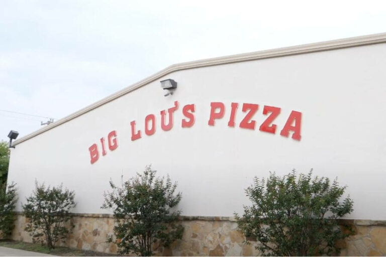 This Pizza Spot Serves The Biggest Pizza In Texas!