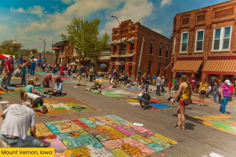 23 Charming Midwest Towns That Feel Like a Fairytale