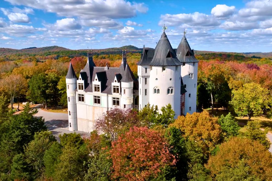 You Won’t Believe These Fairytale Castles & Historic Mansions Are ...