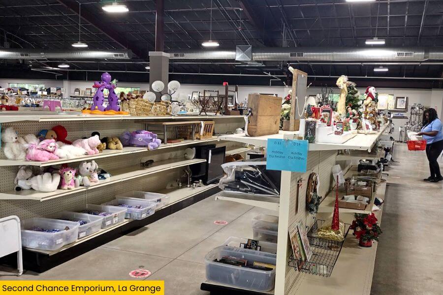 12 Huge Thrift Stores In Texas Where You Can Still Grab A Bargain