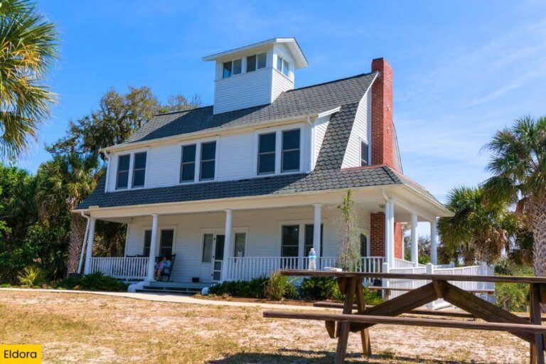 Visit These 9 Creepy Ghost Towns In Florida At Your Own Risk