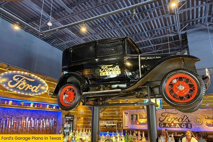 You Can Eat Surrounded by Real Vintage Cars at This Texas Restaurant